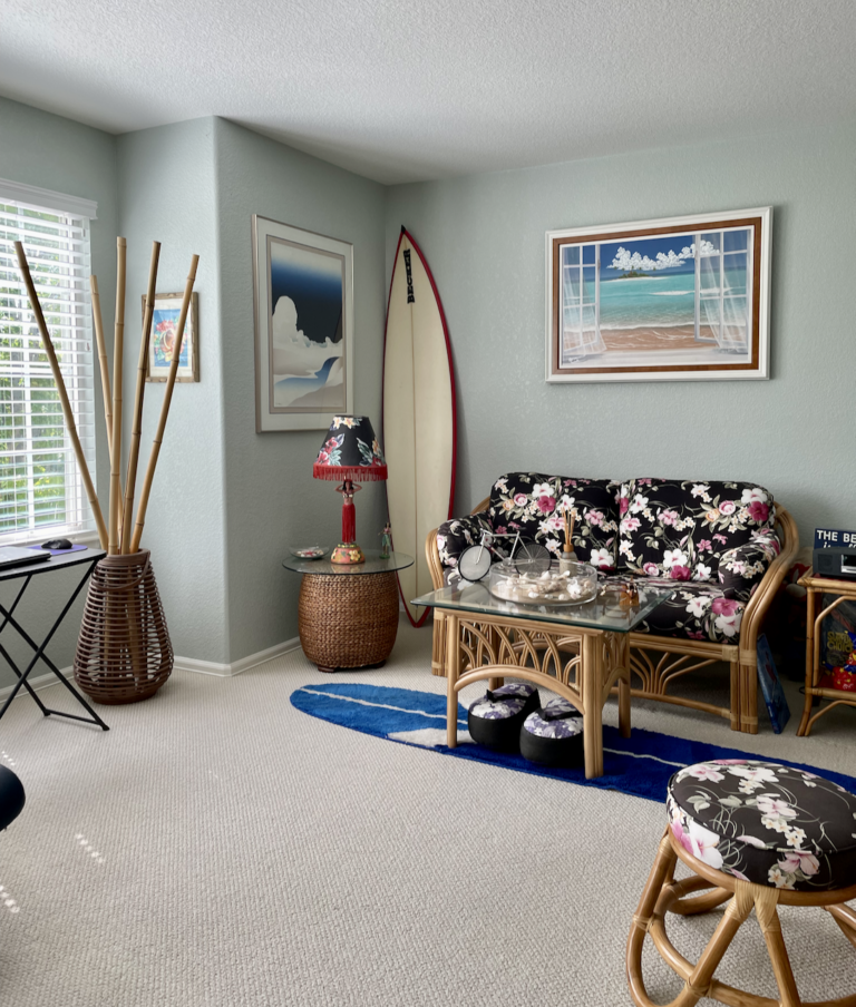 Benjamin Moore Gray Mist (OC-30) Color Review - Color Concierge