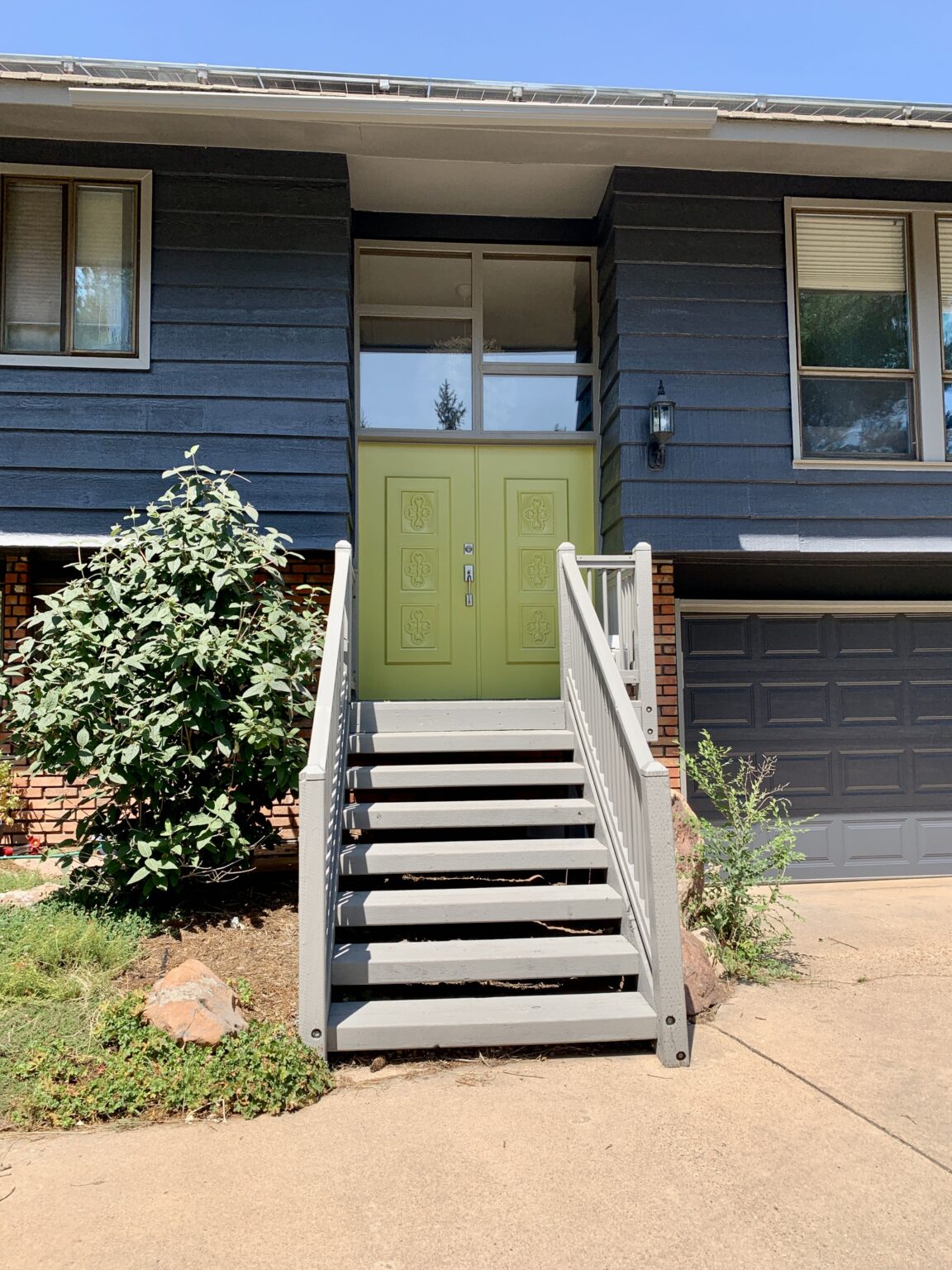 Sherwin-Williams Cyberspace (SW 7076) Review | Color Concierge