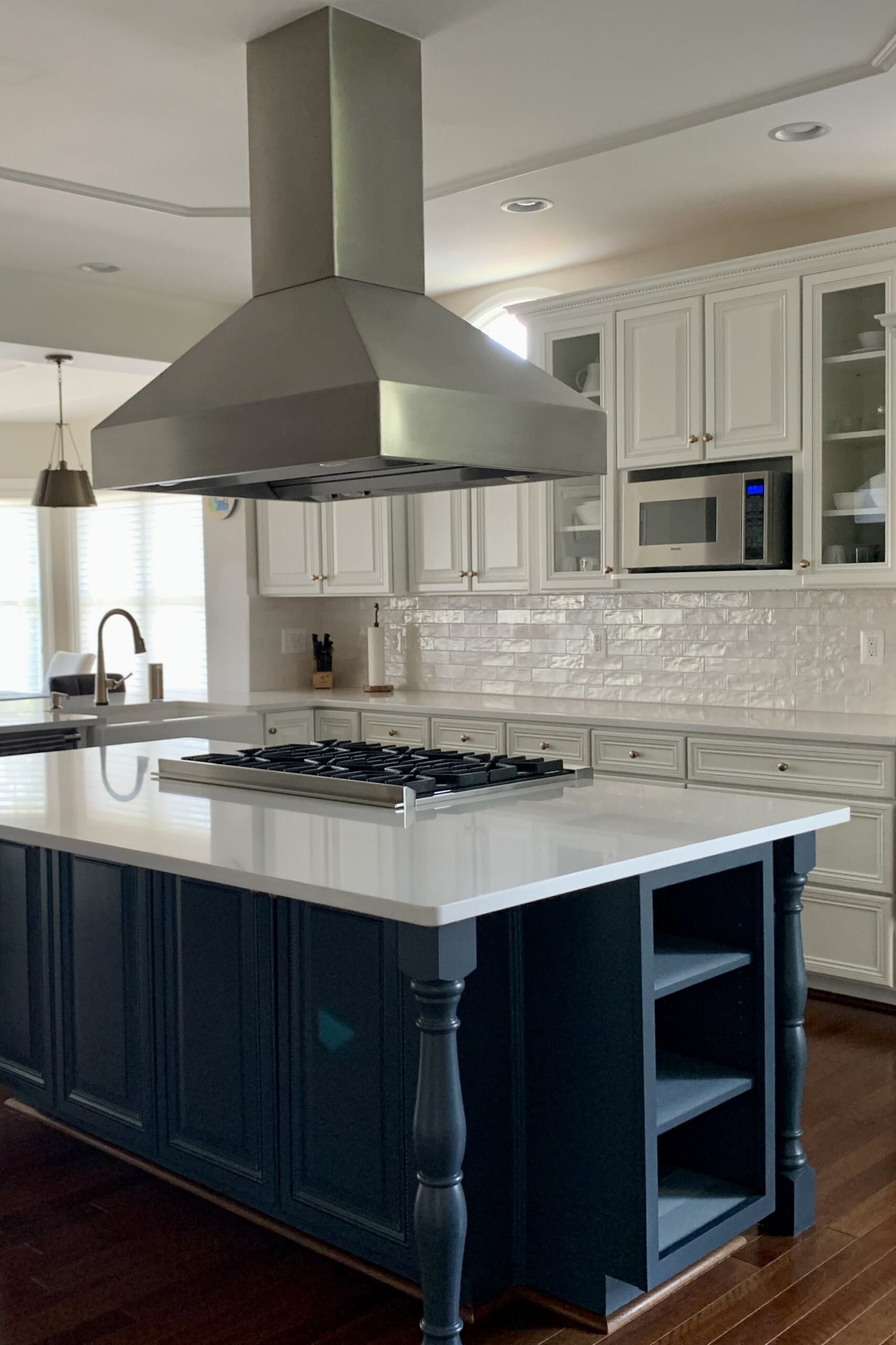 Benjamin Moore Hale Navy (HC-154) Review | Color Concierge