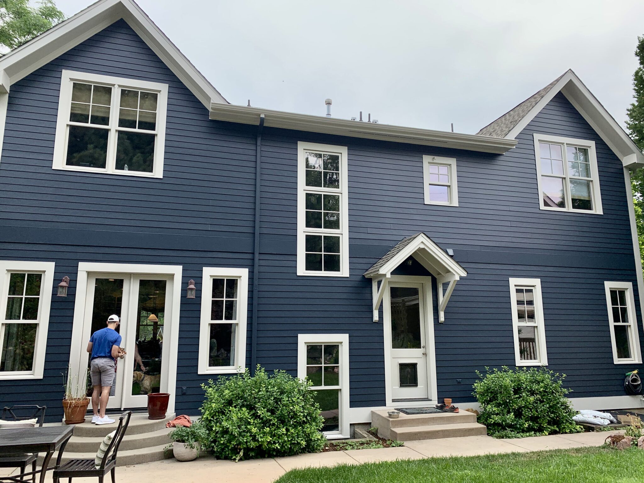 Benjamin Moore Hale Navy (HC-154) Review | Color Concierge