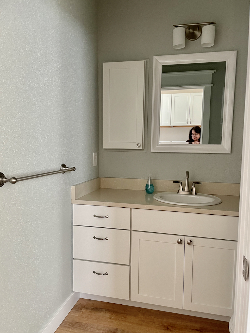 Benjamin Moore Gray Cashmere HC-172 Review | Color Concierge