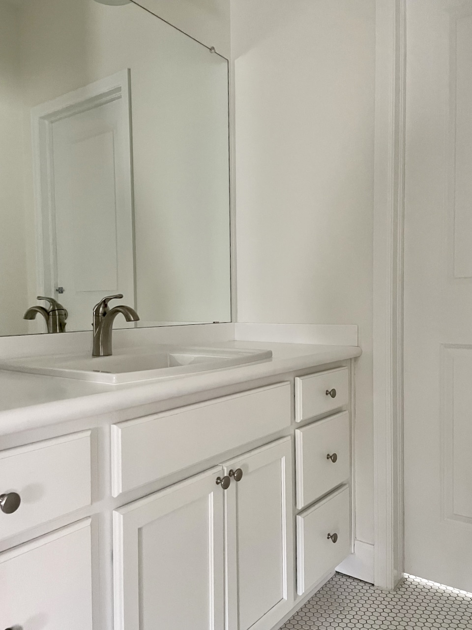 Sherwin-Williams Alabaster (SW 7008) Review | Color Concierge