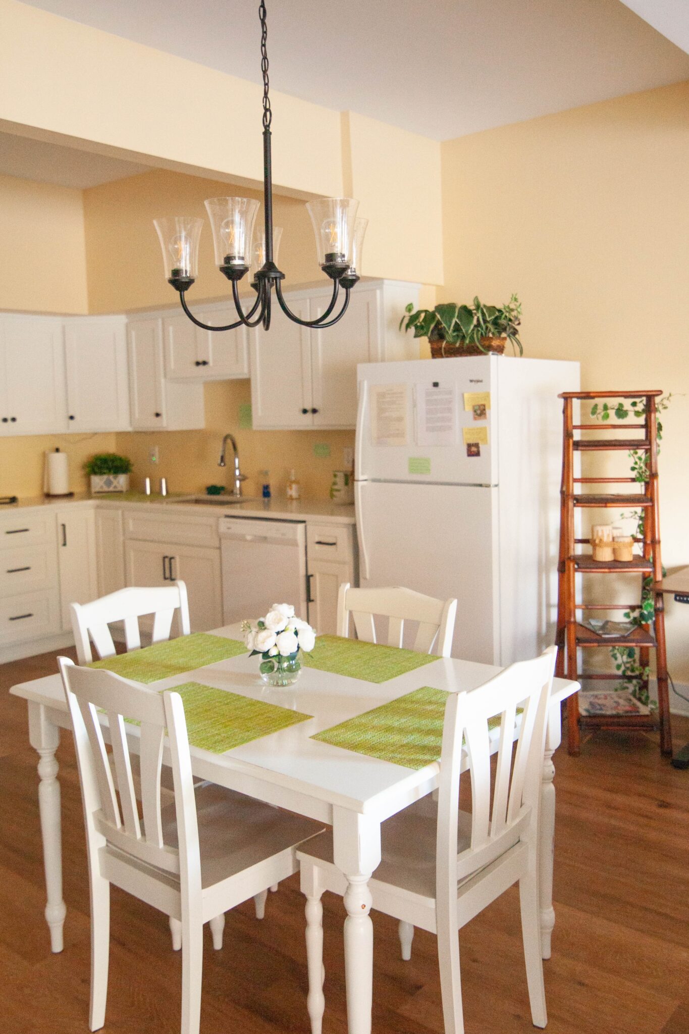 Benjamin Moore Cornsilk (198) Paint Color Review - Color Concierge