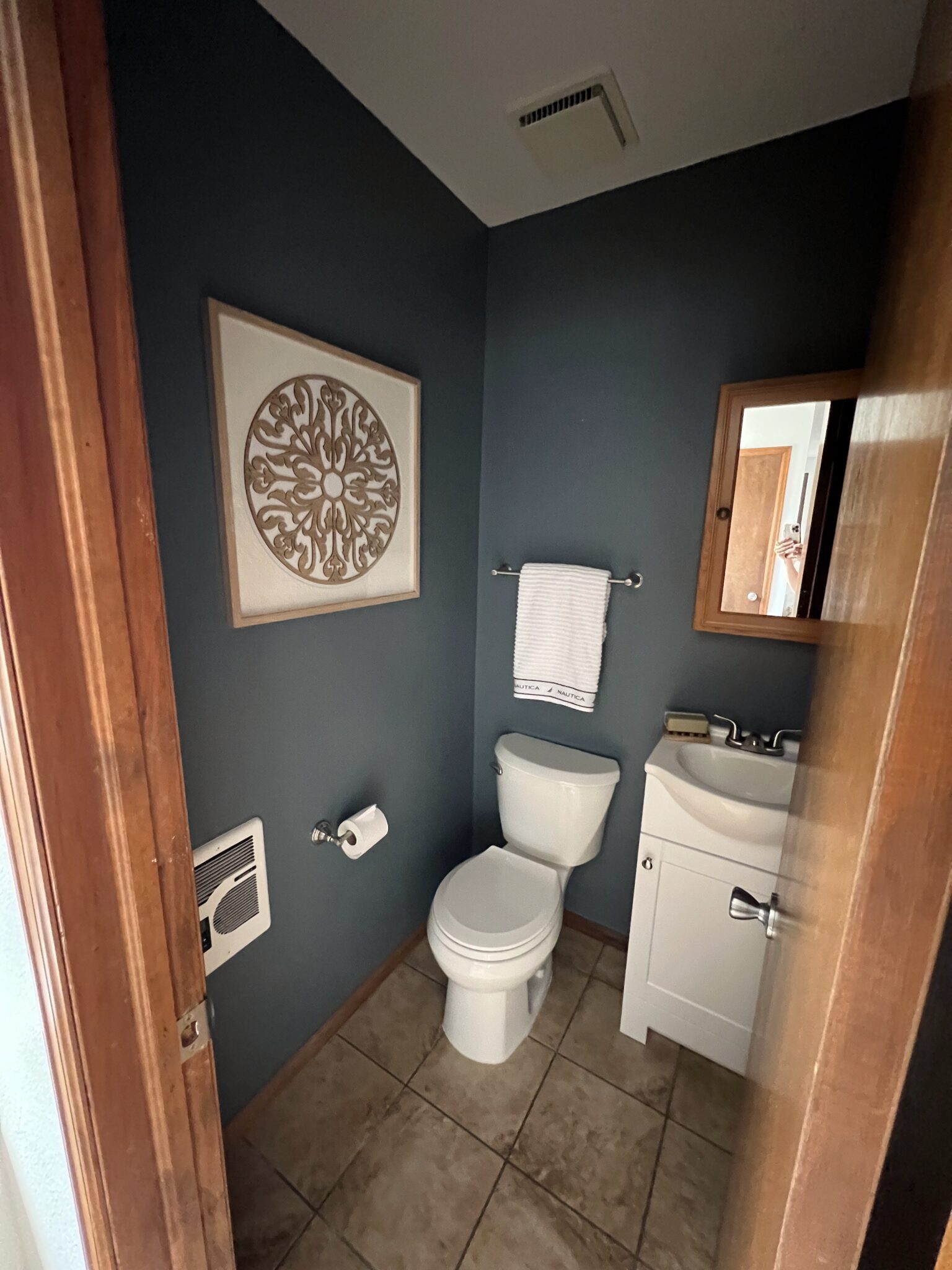 Benjamin Moore Oxford White Color Review - Color Concierge