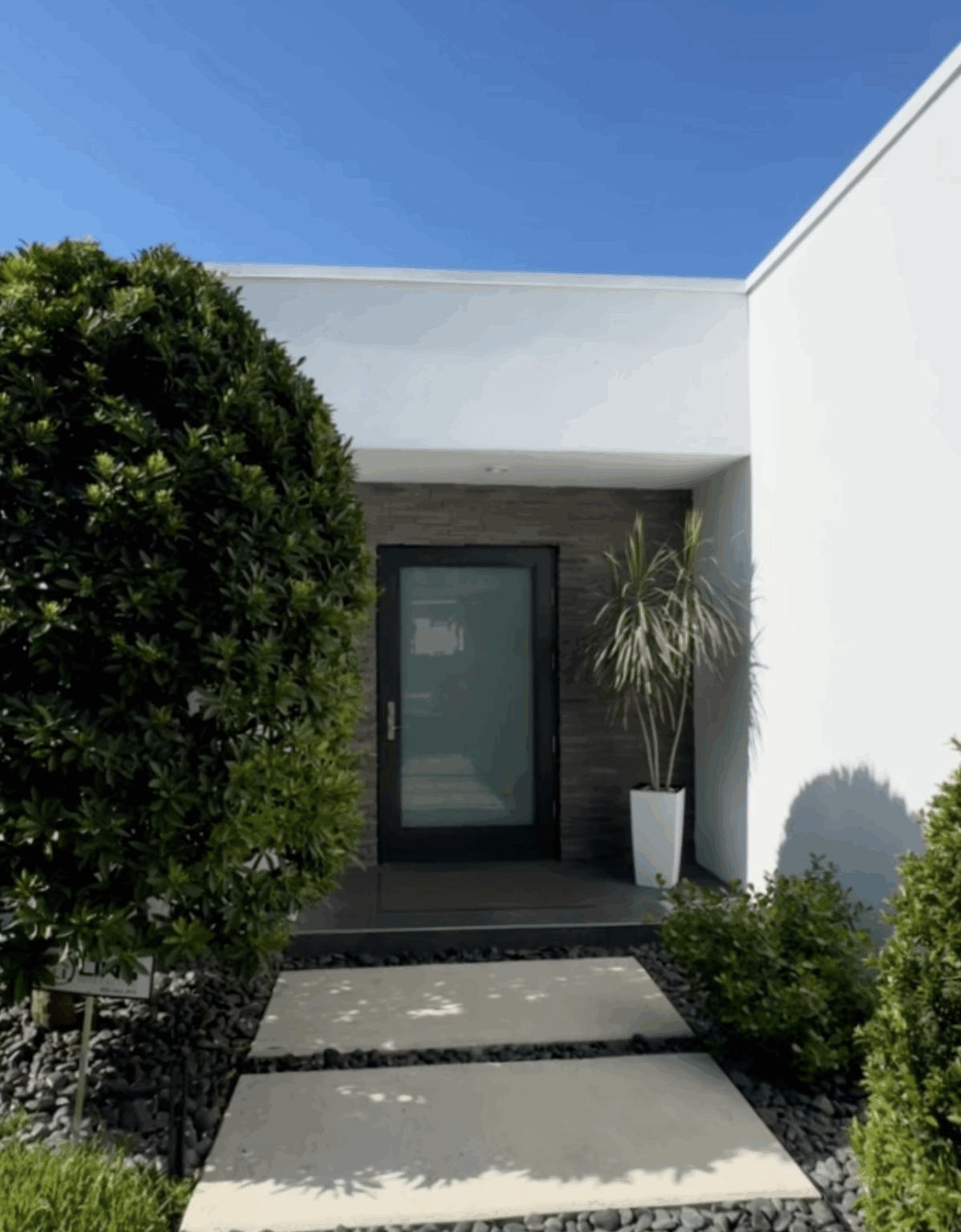 Benjamin Moore Oxford White Color Review - Color Concierge